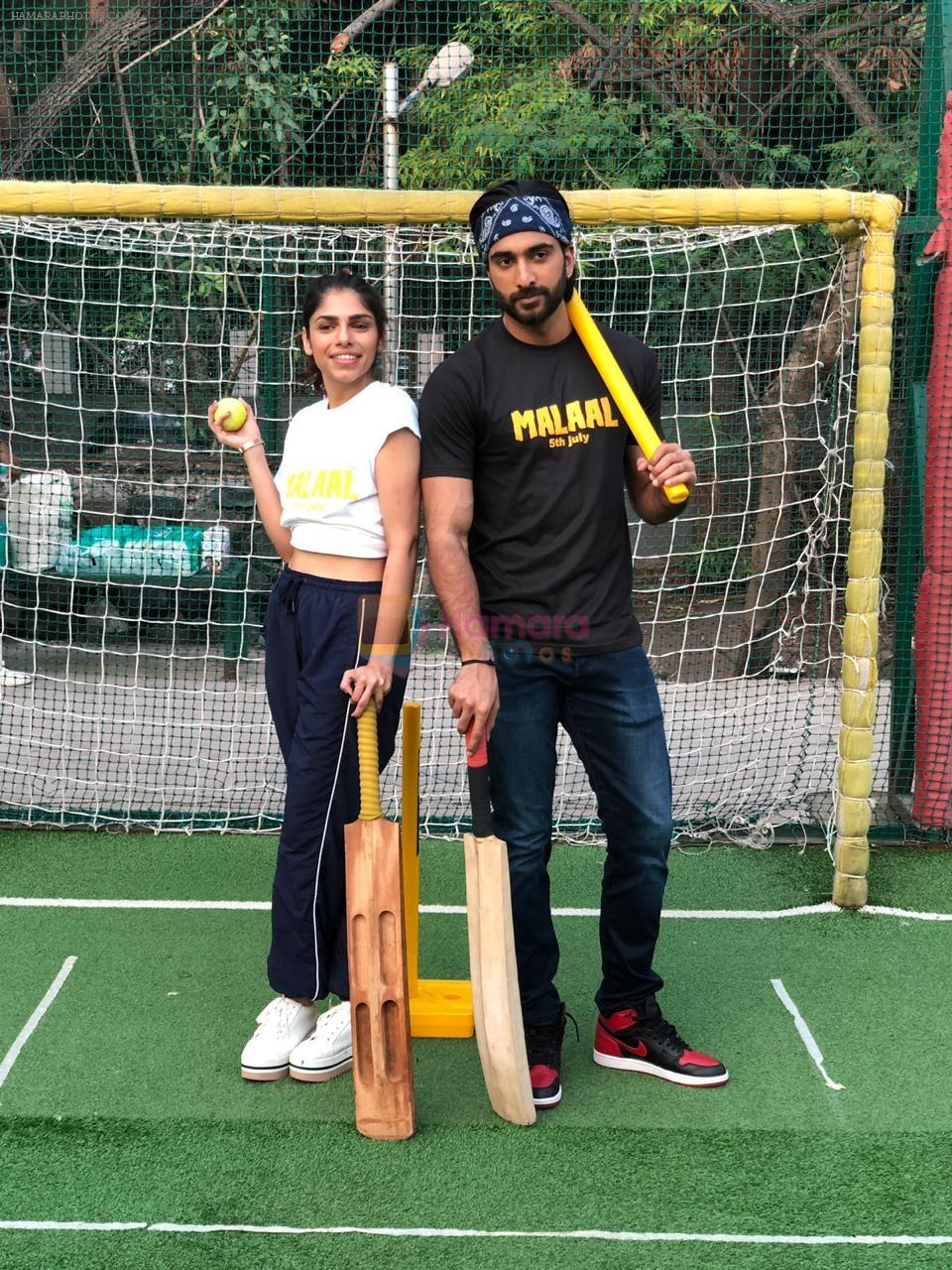 Meezaan Team vs Sharmin Segal Team Play an Friendly Cricket Match with Media People on 21st June ...